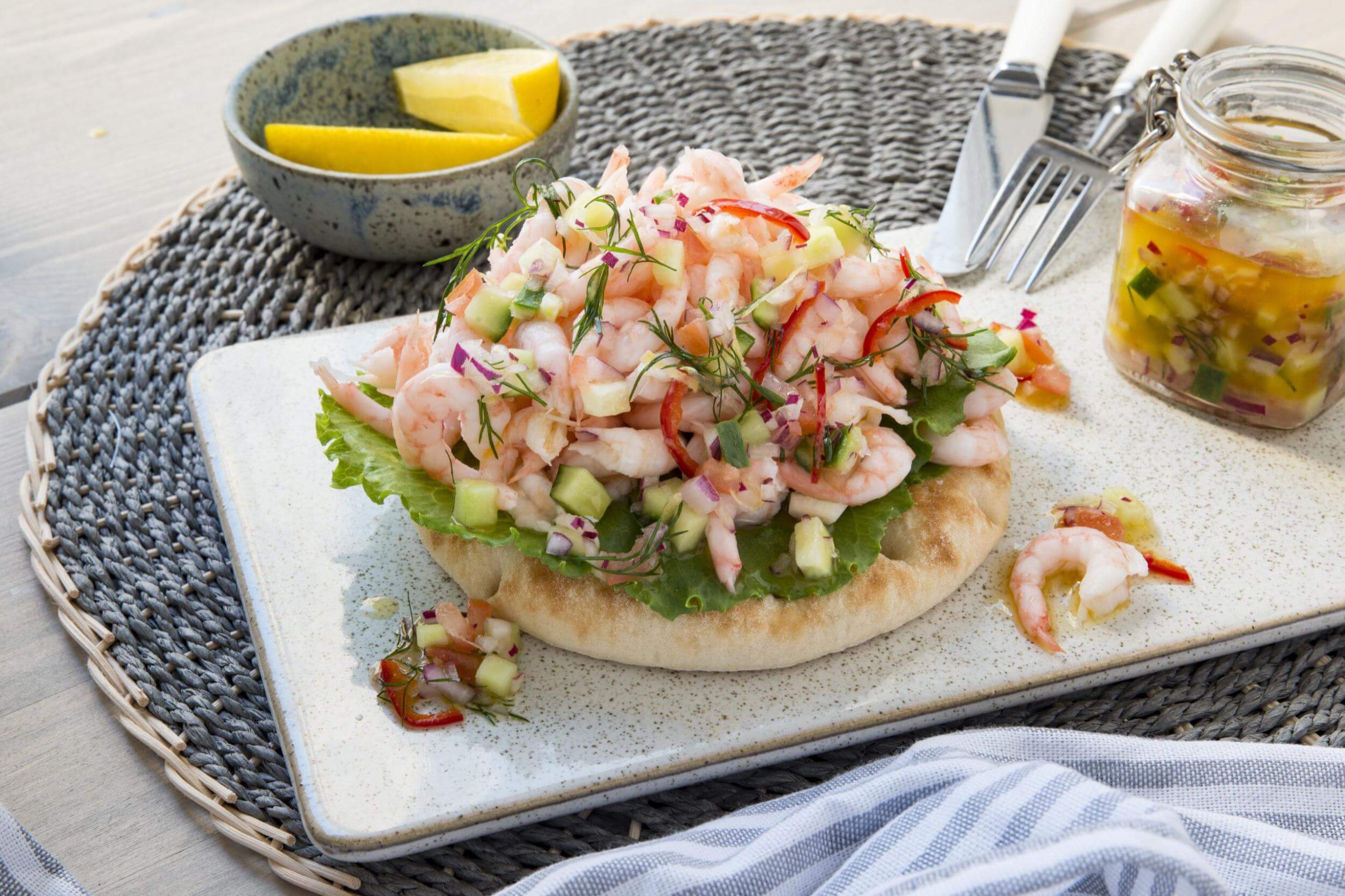 Räkmacka med citron, chili och gurka | Polarbröd