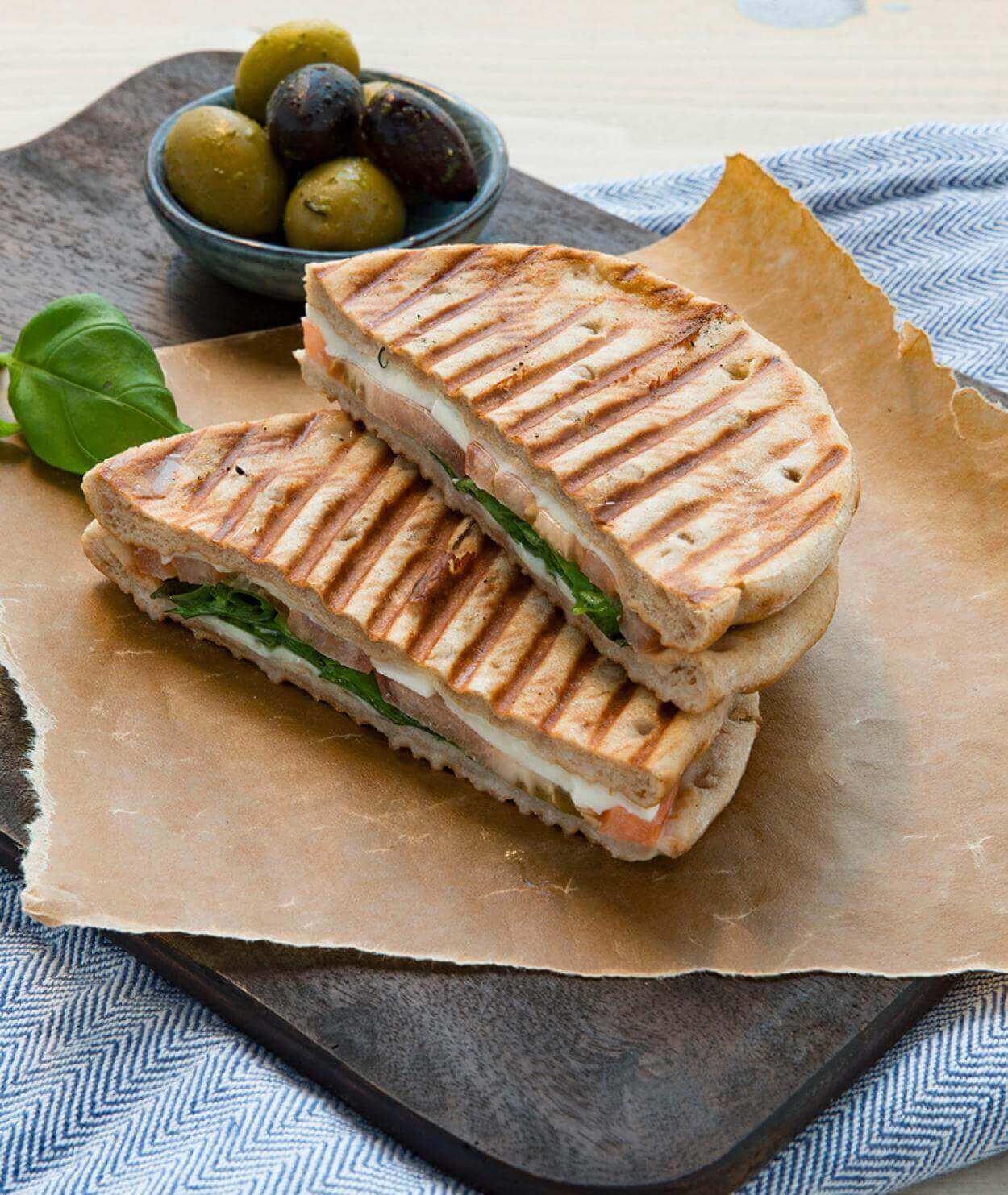 Toast med mozarella, tomat og basilikum | Polarbröd